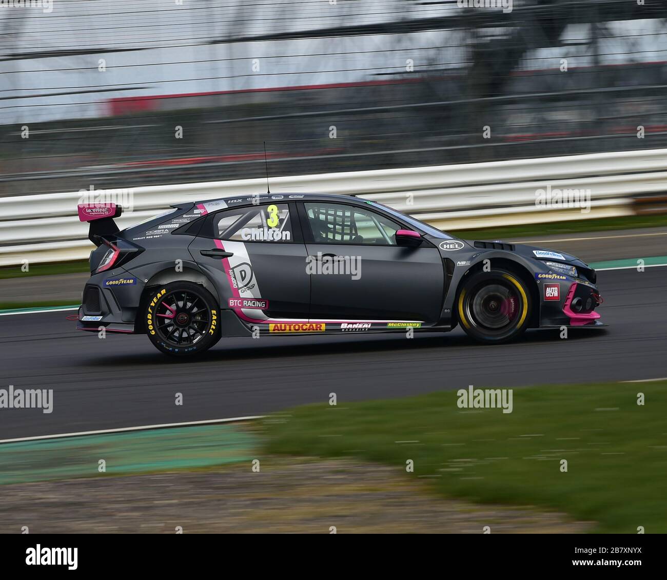 Lifting an inside rear wheel going through Village, Tom Chilton, Honda ...