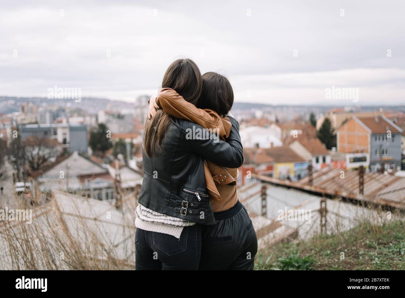 Back view of girls hugging over the city Stock Photo - Alamy