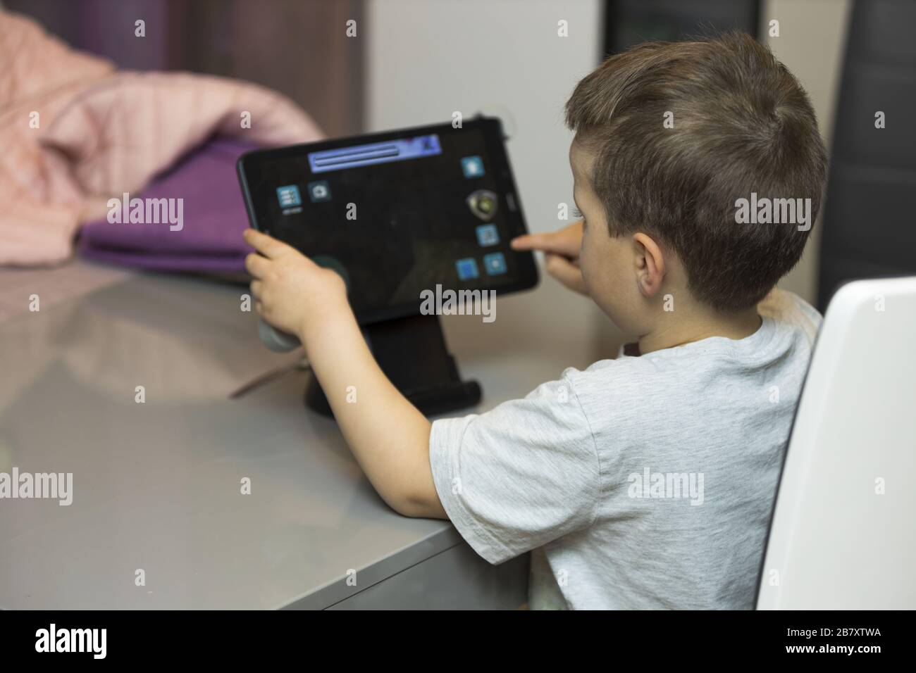 Technology gadgets people hi-res stock photography and images - Alamy