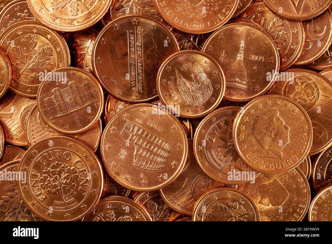 5 gold coins hi-res stock photography and images - Alamy