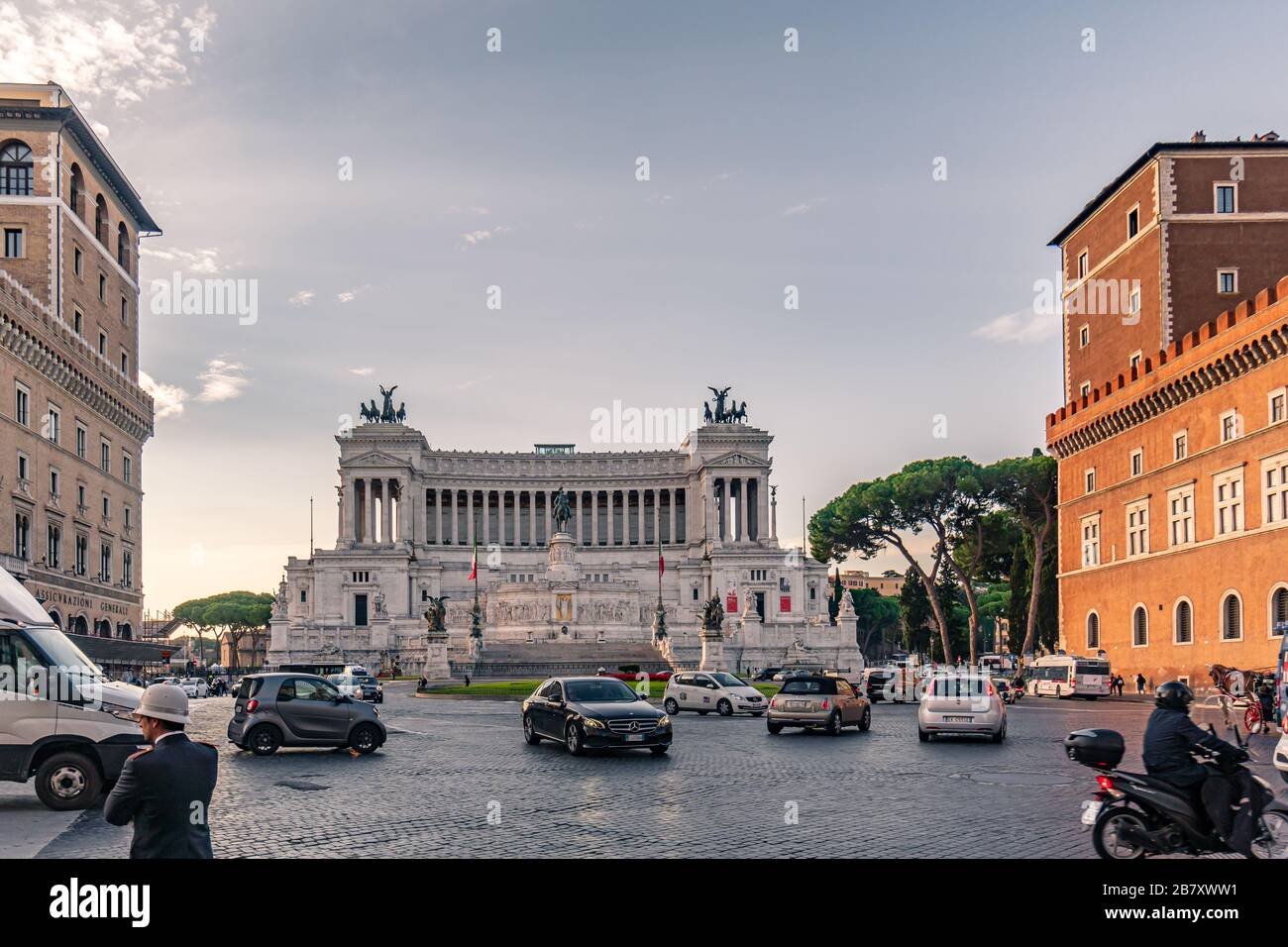 Emanuele italian white building roma vittorio hi-res stock photography ...