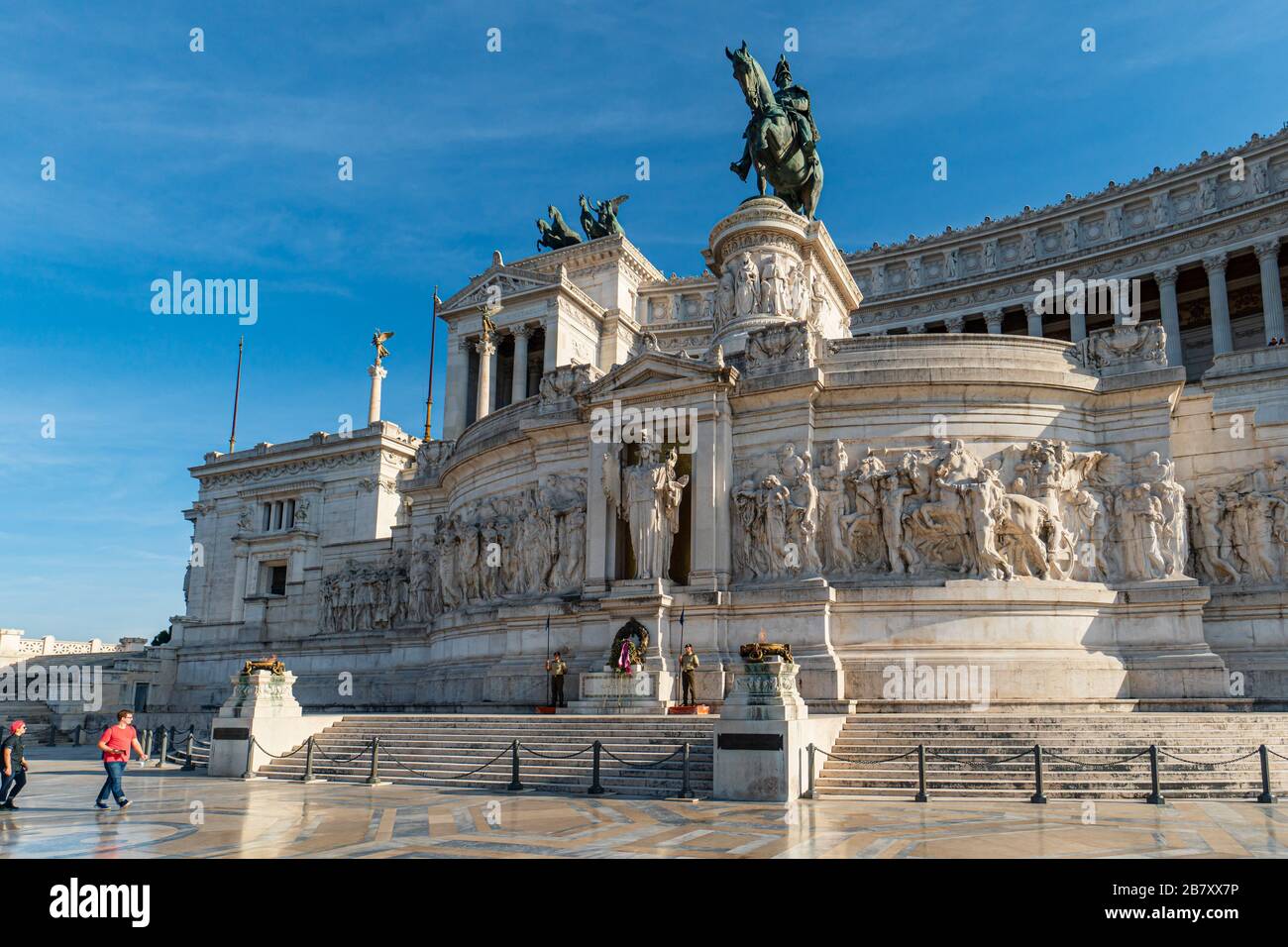 Emanuele italian white building roma vittorio hi-res stock photography ...
