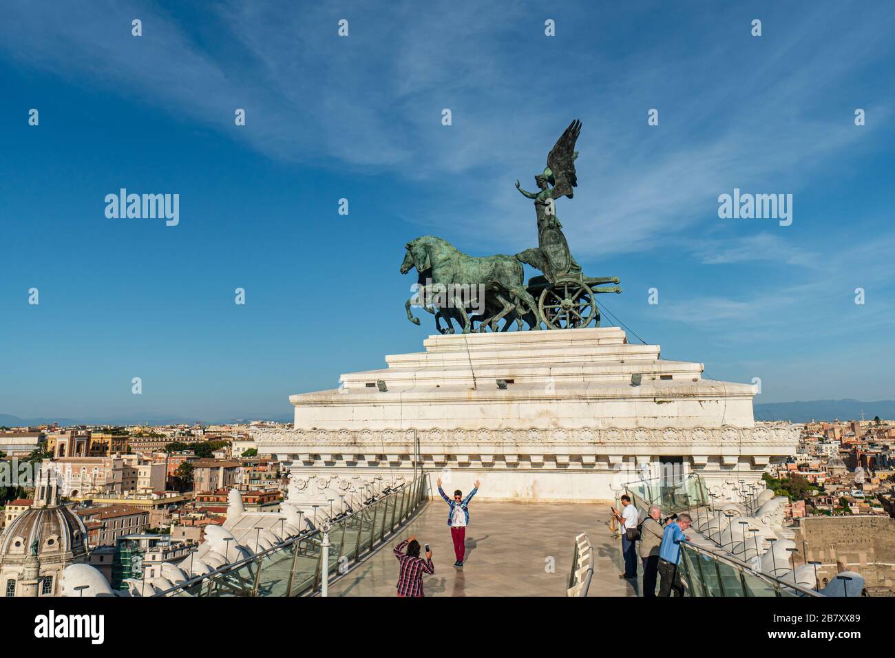 Emanuele italian white building roma vittorio hi-res stock photography ...