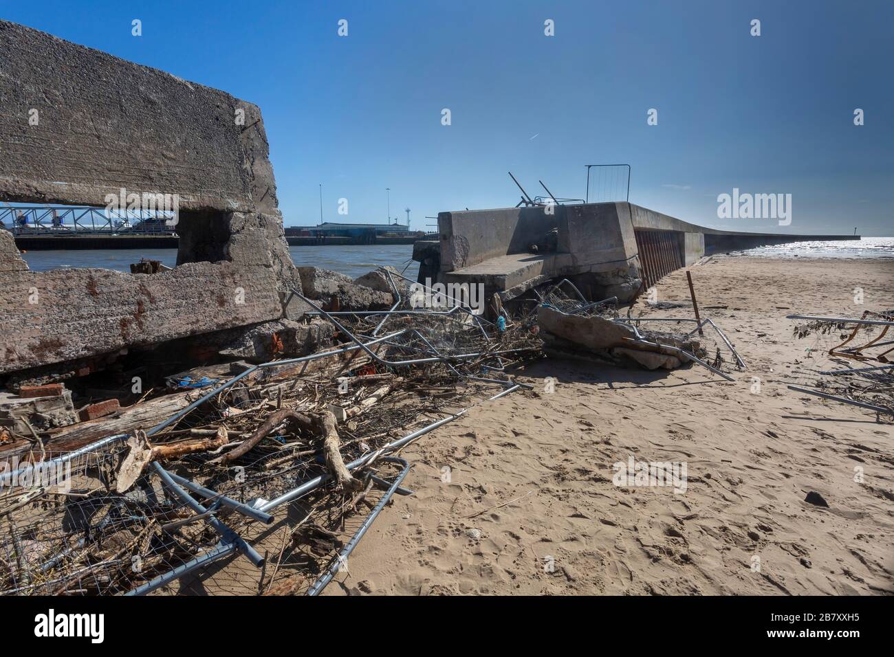 Collapsed concrete pier hi-res stock photography and images - Alamy