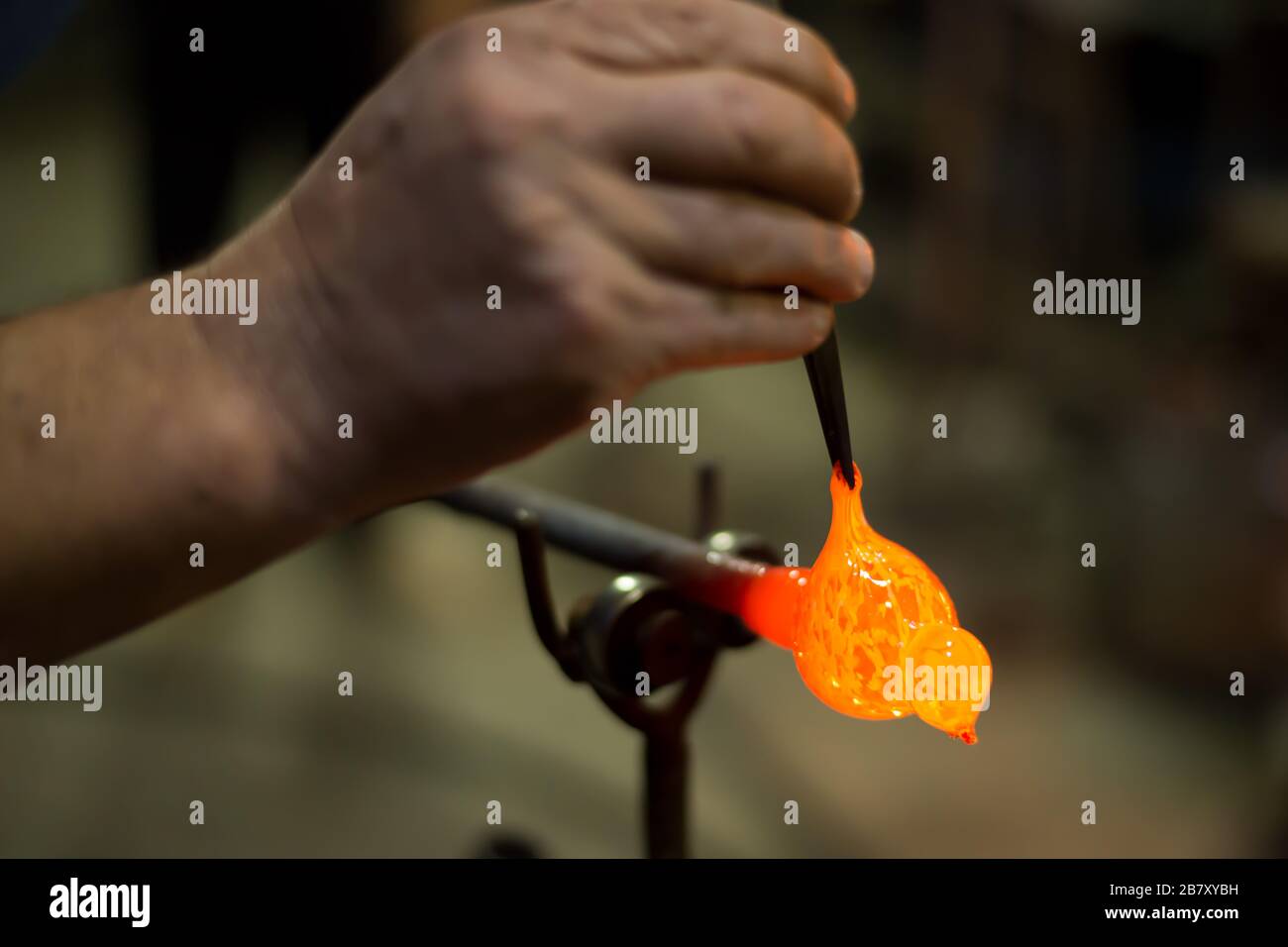 Glass blowing process shaping melted hi-res stock photography and ...