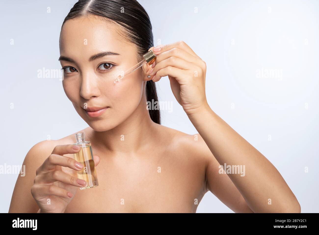 Beauty serum hi-res stock photography and images - Alamy