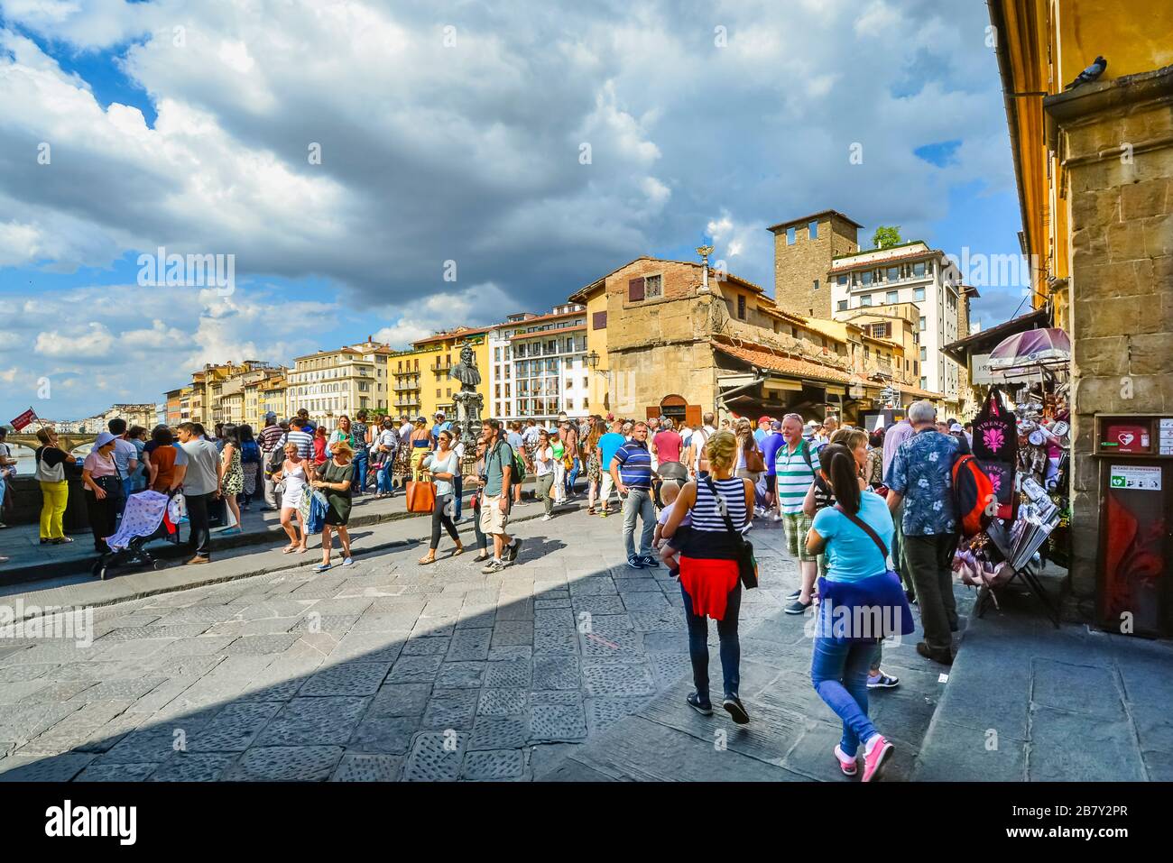Ponte vecchio market hi-res stock photography and images - Alamy