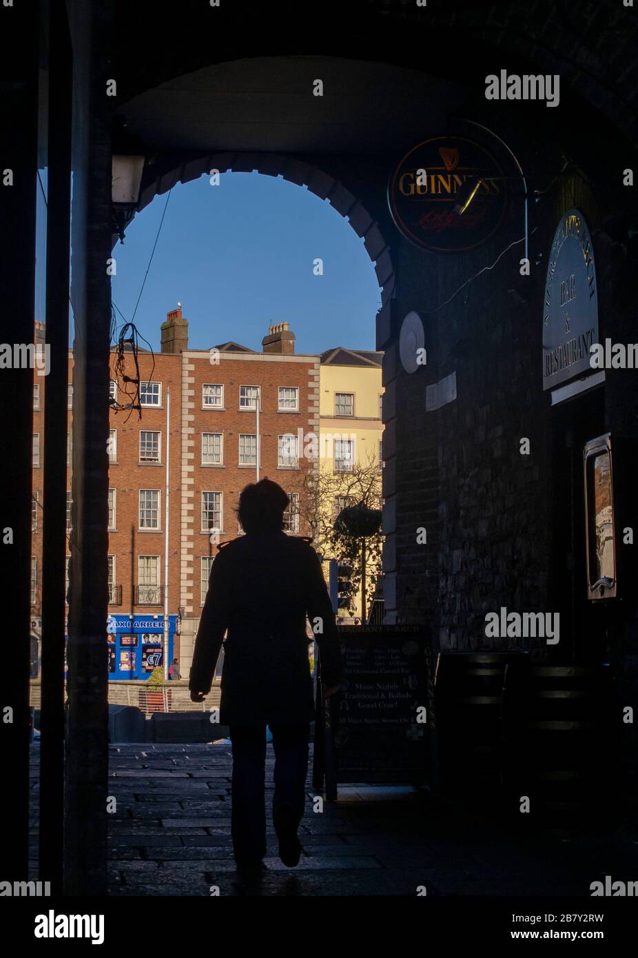 Merchants Arch in Temple Bar Dublin Stock Photo - Alamy