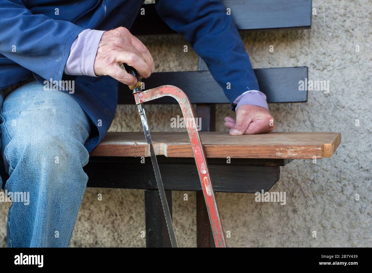 Cutting plank hi-res stock photography and images - Alamy