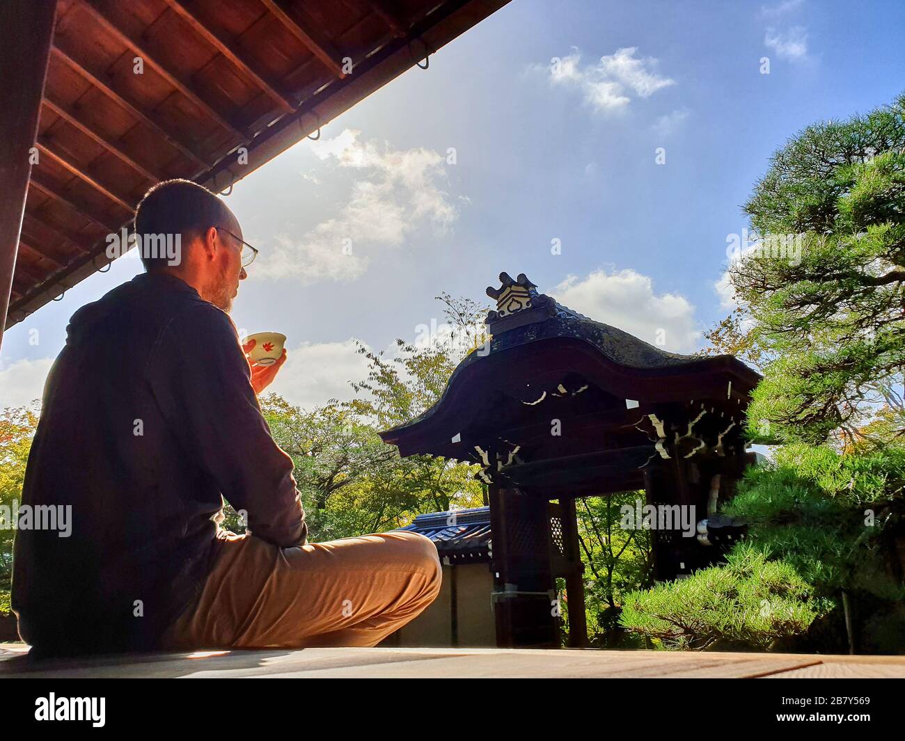 Old japanese tourist man hi-res stock photography and images - Alamy