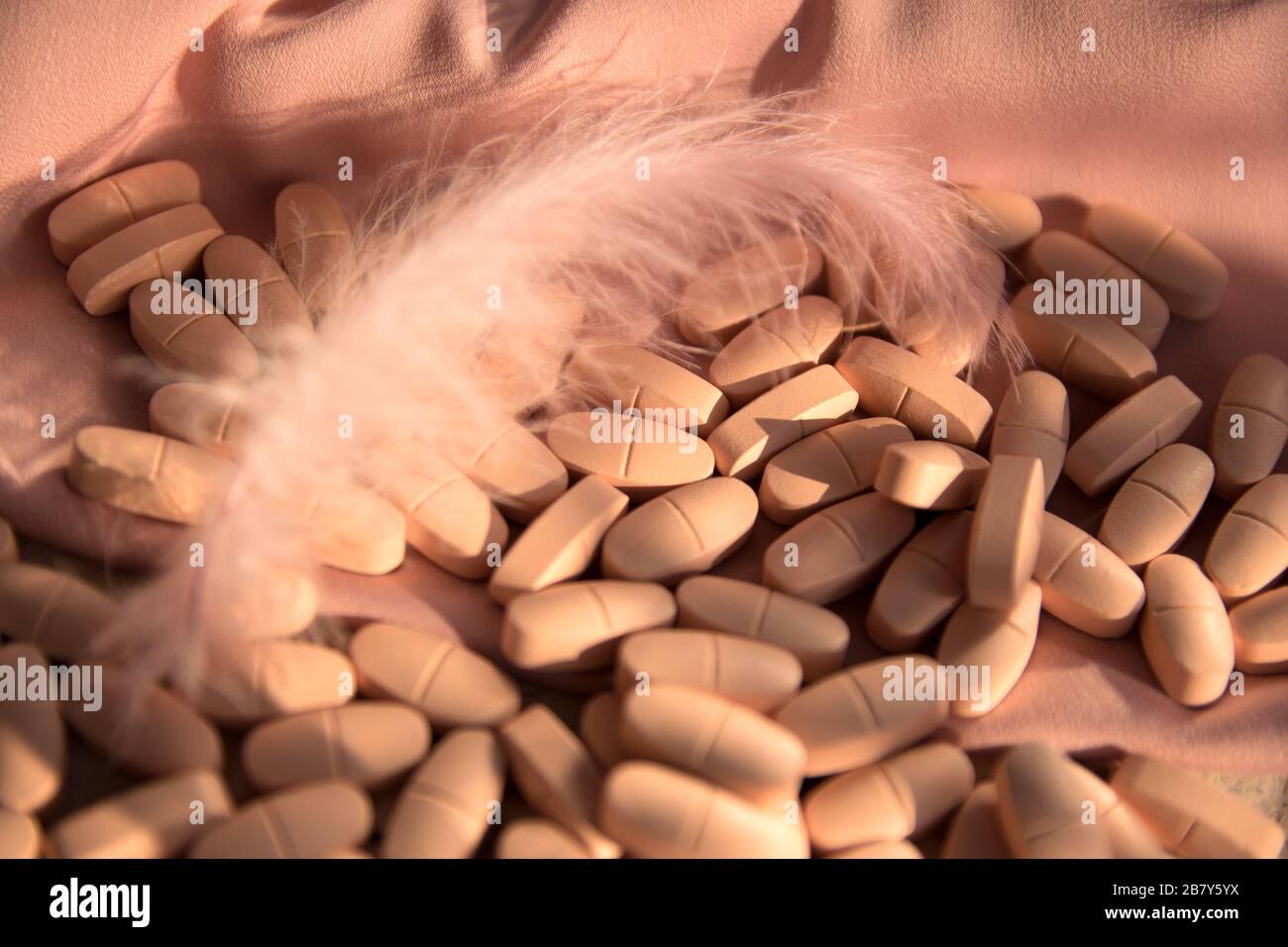 Vitamins medicine tablets capsule hi-res stock photography and images ...
