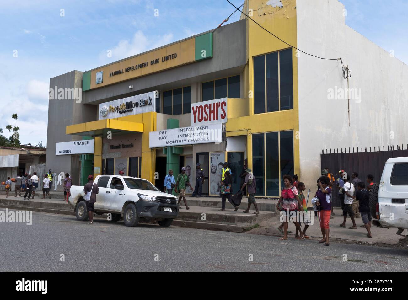 dh WEWAK PAPUA NEW GUINEA Main street shops Stock Photo - Alamy
