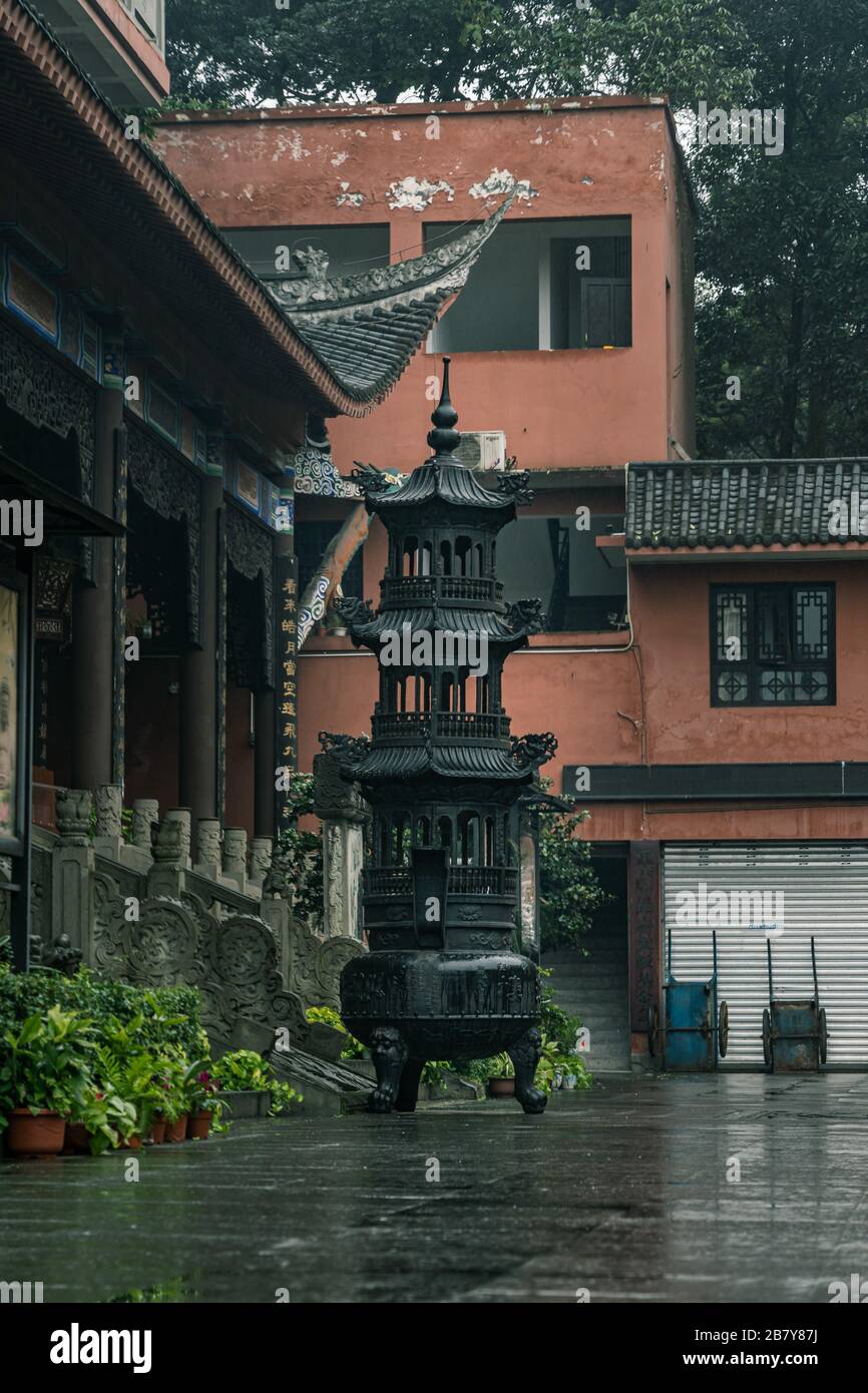 Traditional bronze censer burner in Huayan Temple Stock Photo - Alamy