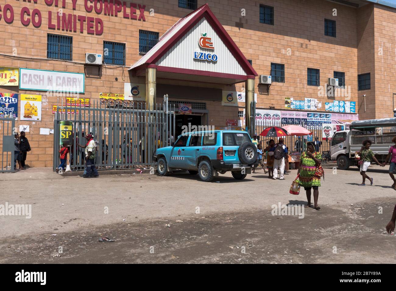 dh WEWAK PAPUA NEW GUINEA Local people supermarket shop front building ...