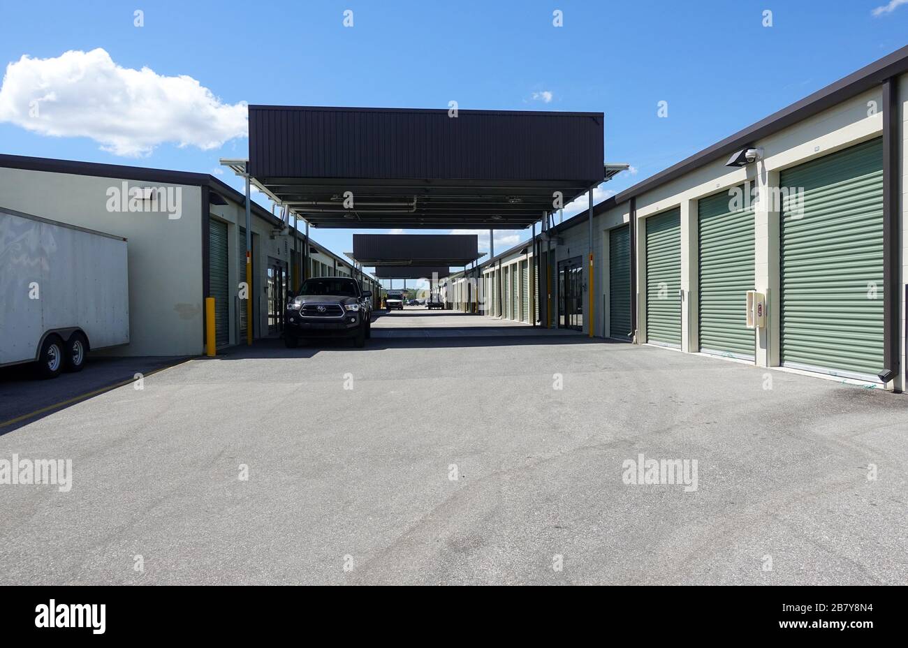 Modern new factory units hi-res stock photography and images - Alamy