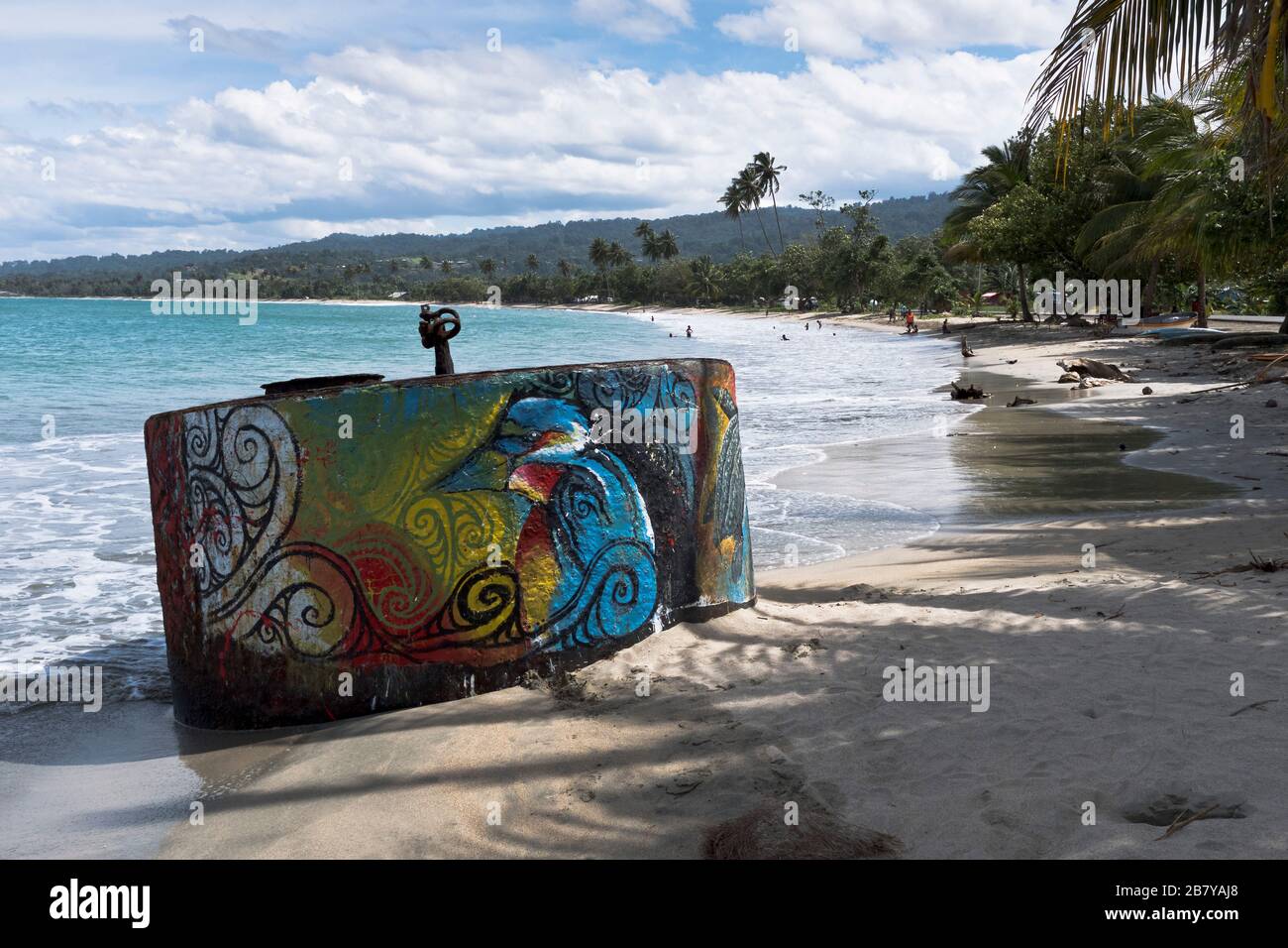 dh WEWAK PAPUA NEW GUINEA Local beach artwork colourful graffiti ship ...