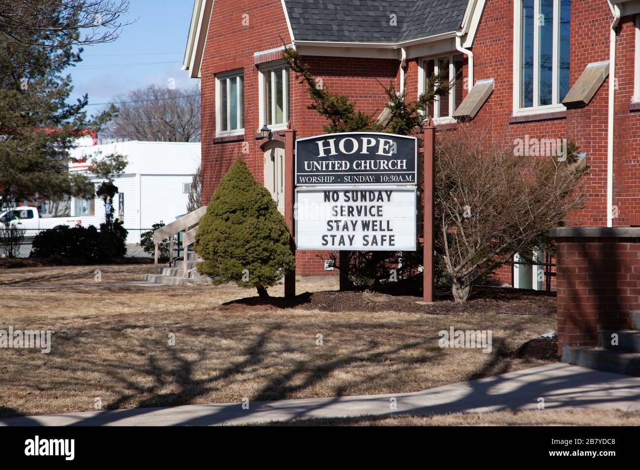 Sunday closed sign hi-res stock photography and images - Alamy