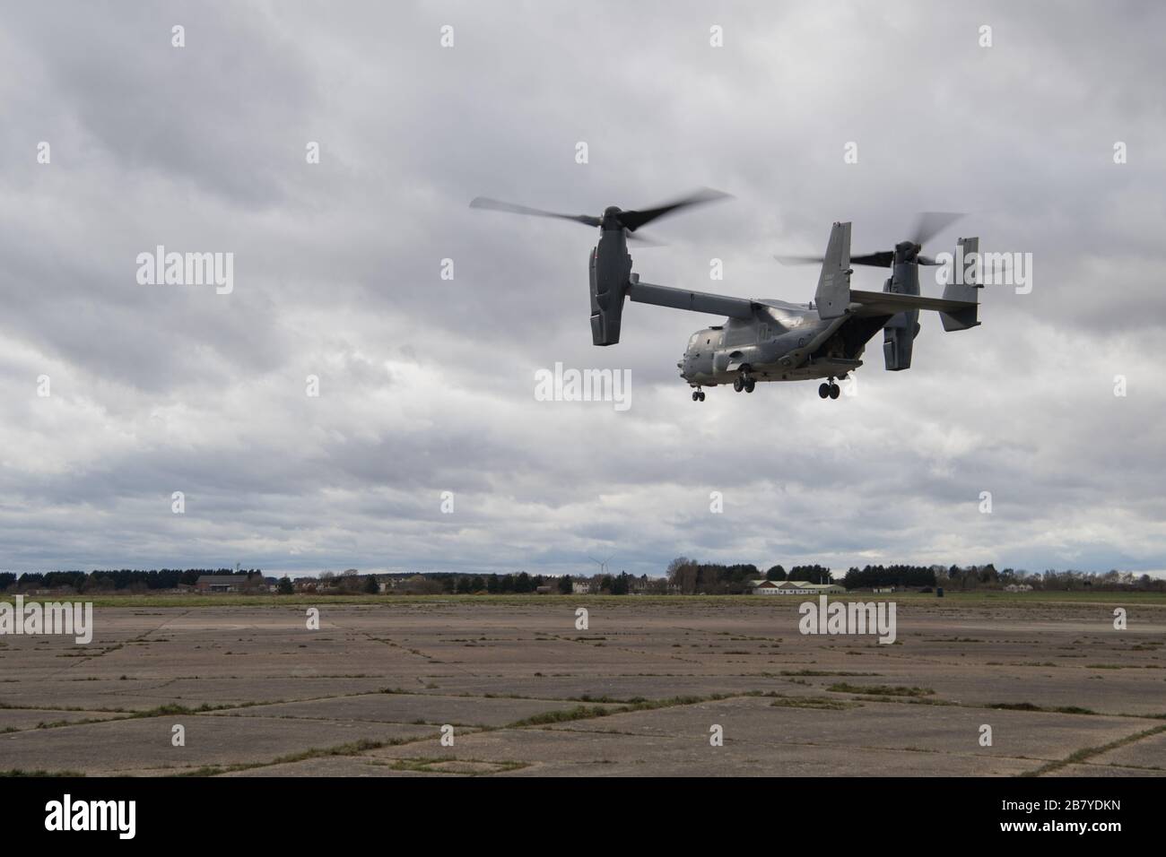 A CV-22B Osprey tilt-rotator aircraft and aircrew from the 7th Special ...