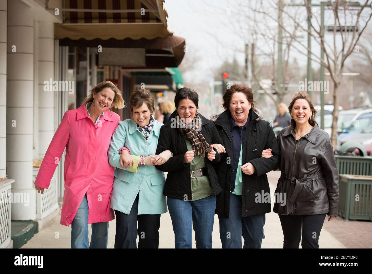 Linked arms hi-res stock photography and images - Alamy