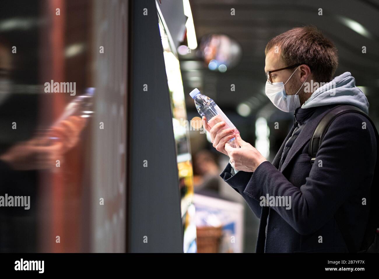 Customer face hi-res stock photography and images - Alamy
