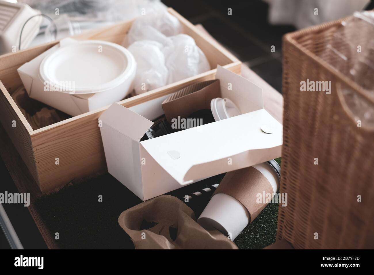 Eco friendly fast food and drink biodegradable containers from recycle ...