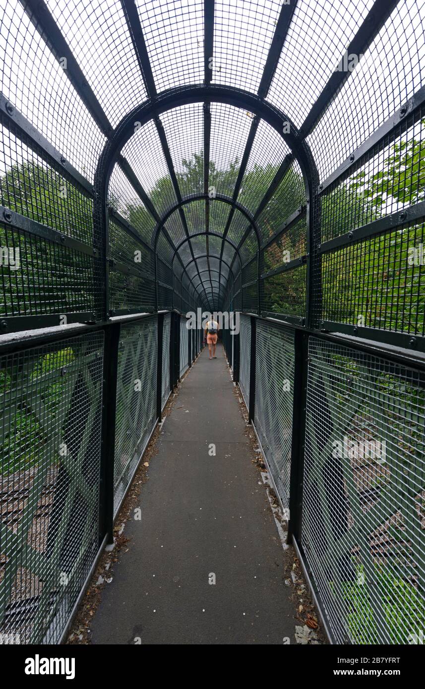 Enclosed pedestrian bridge hi-res stock photography and images - Alamy