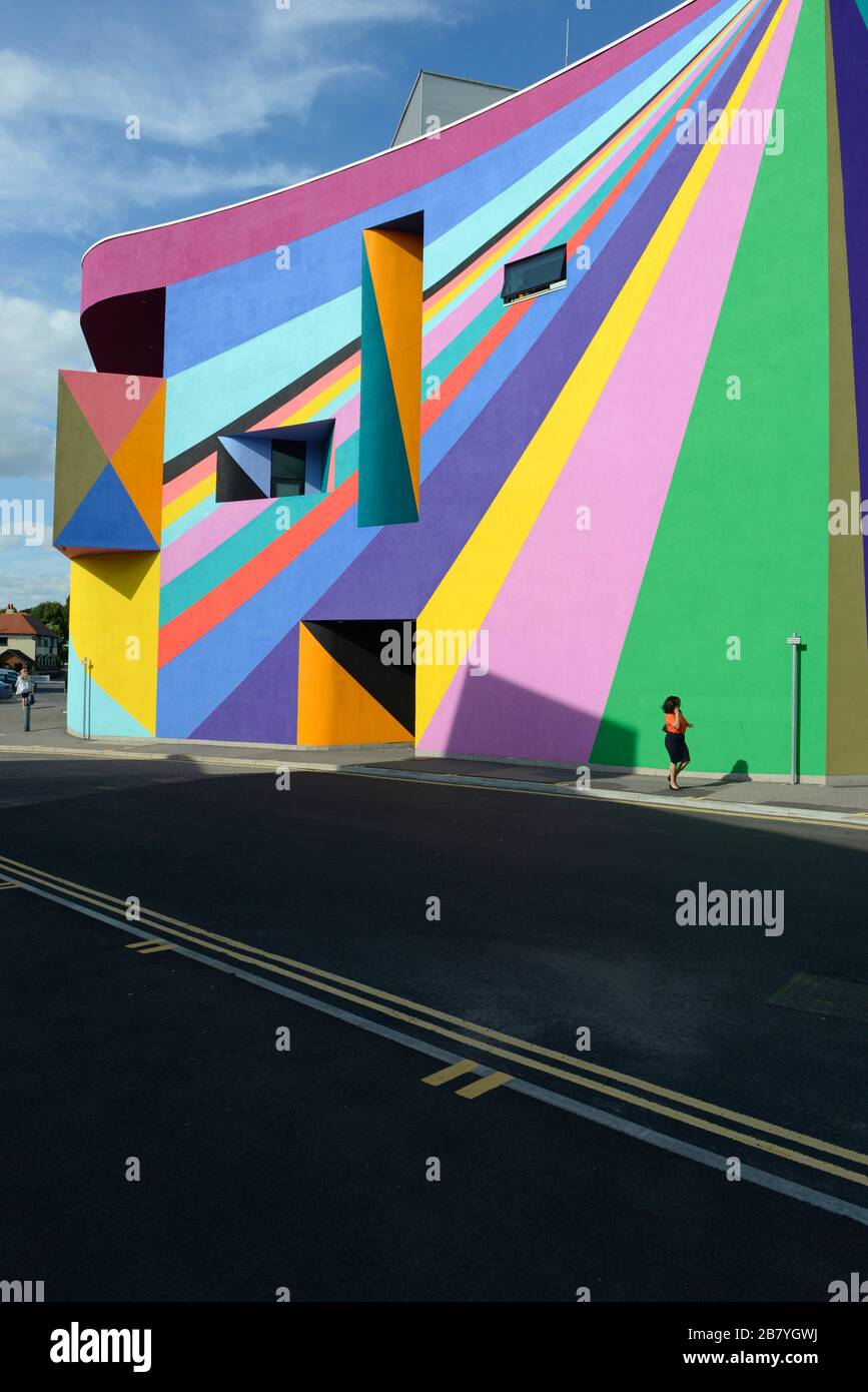 Yellow painted side building hi-res stock photography and images - Alamy