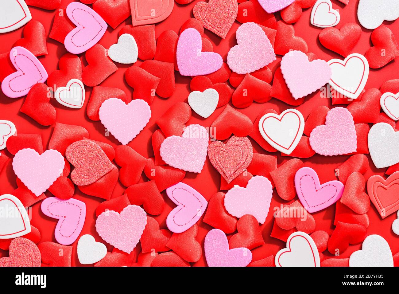 Background of isolated framed red hearts for idyllic moments of love ...