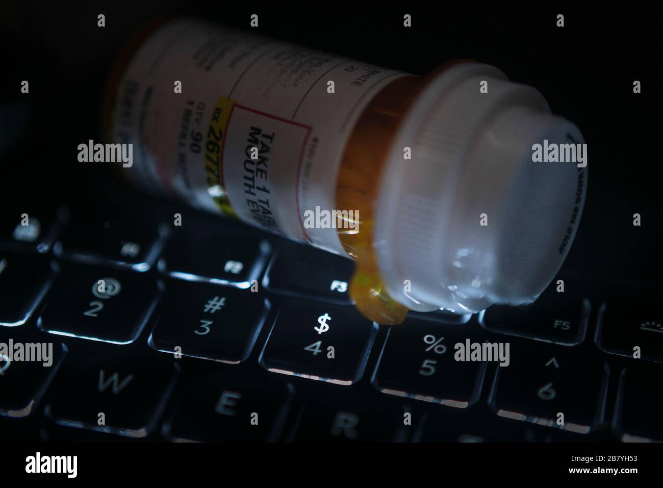 Horizontal view of keyboard hi-res stock photography and images - Alamy