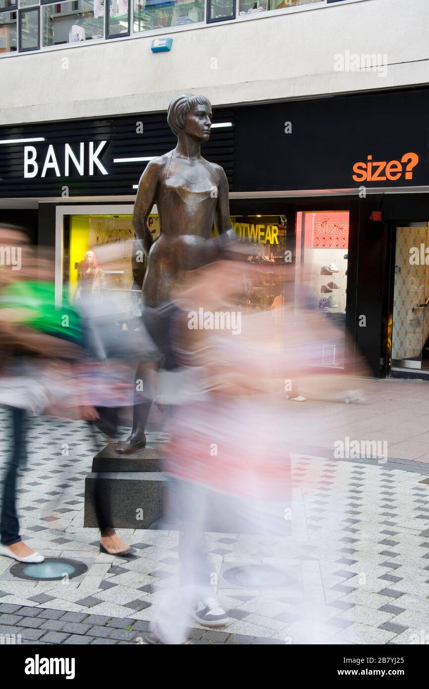 Mother & Son sculpture by Robert Thomas on Queen Street, Cardiff City ...