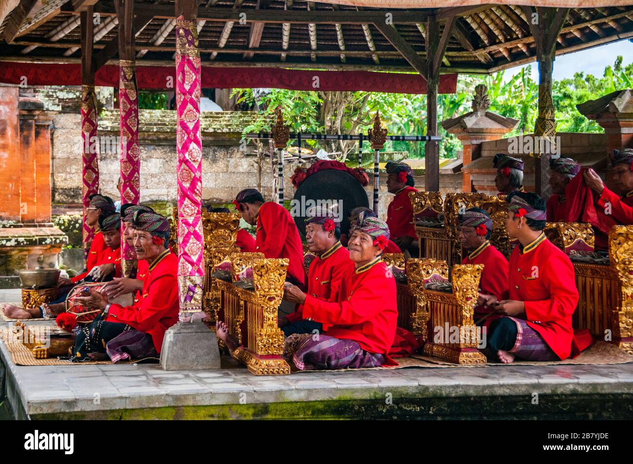 Indonesia bali gamelan traditional indonesian hi-res stock photography ...
