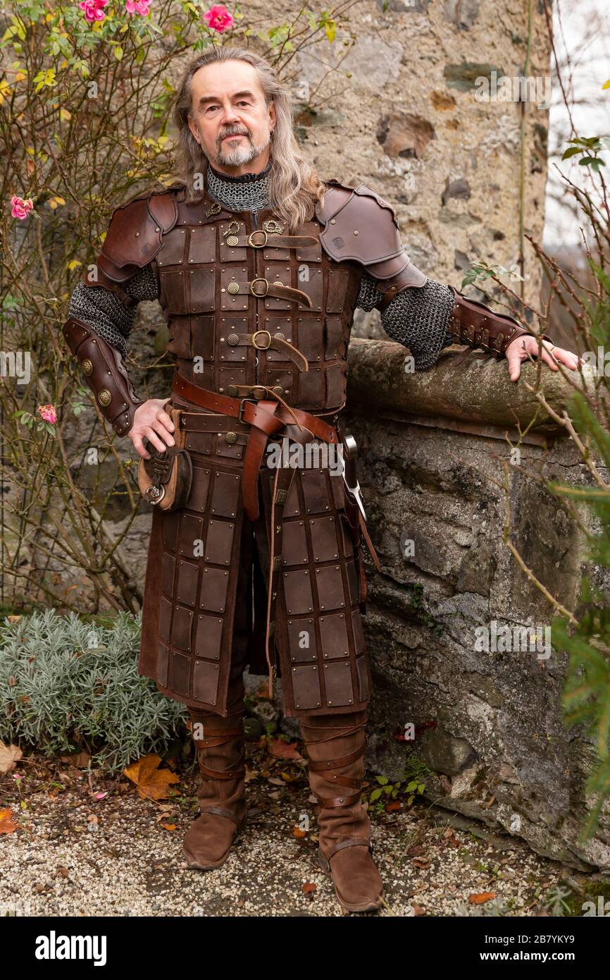 Posing impressive Knight in historic medieval cloth Stock Photo - Alamy
