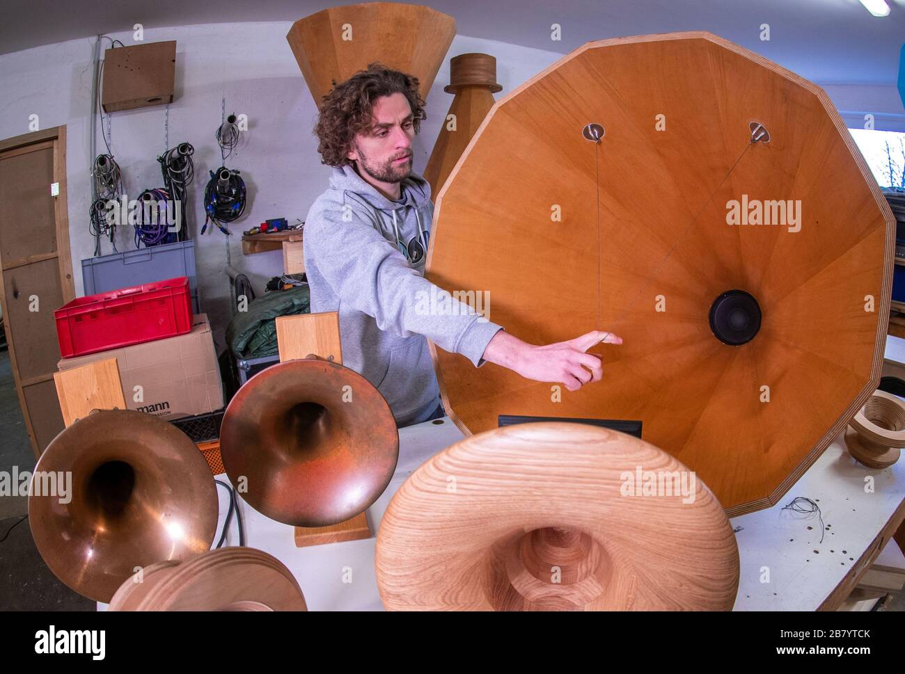 Poseritz, Germany. 10th Mar, 2020. Malte Sodmann is working on a high ...
