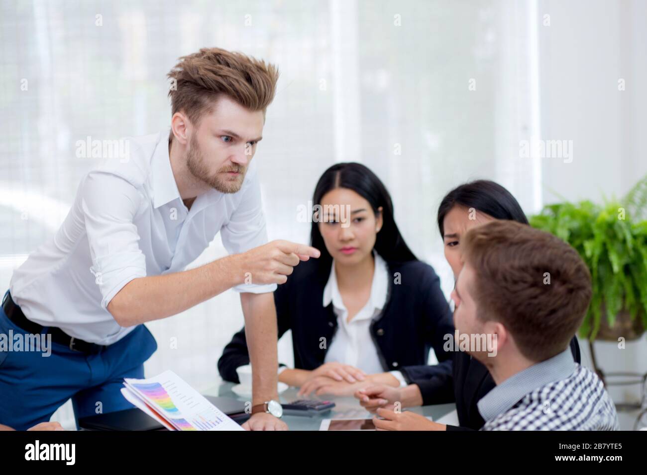 Business meeting quarrel hi-res stock photography and images - Alamy