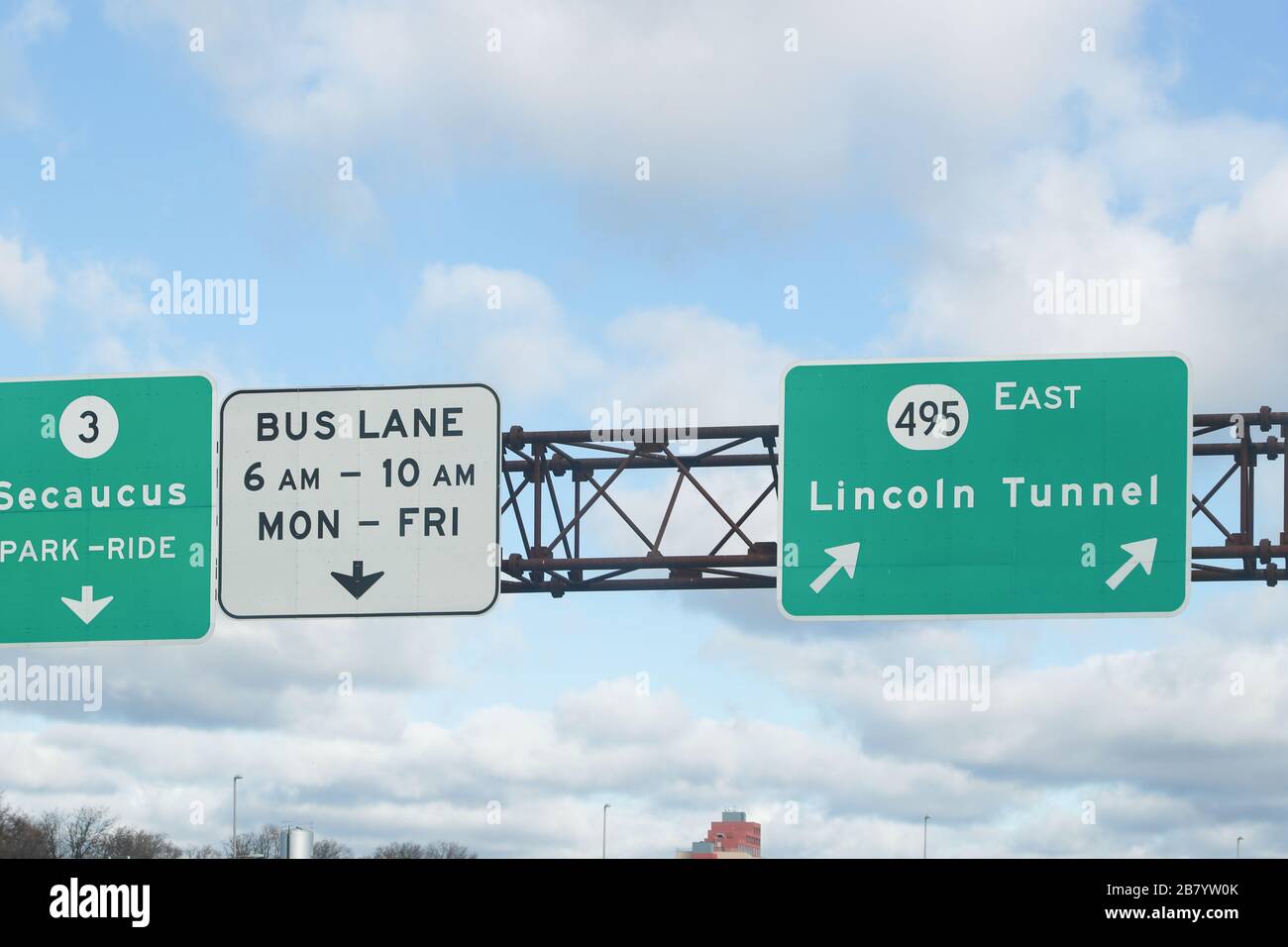 495 road sign hi-res stock photography and images - Alamy