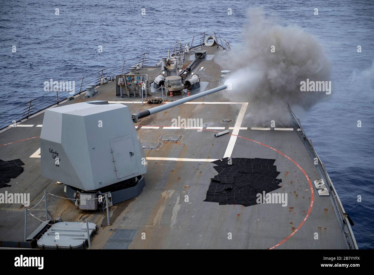 Guided missile destroyer uss mustin ddg 89 hi-res stock photography and ...