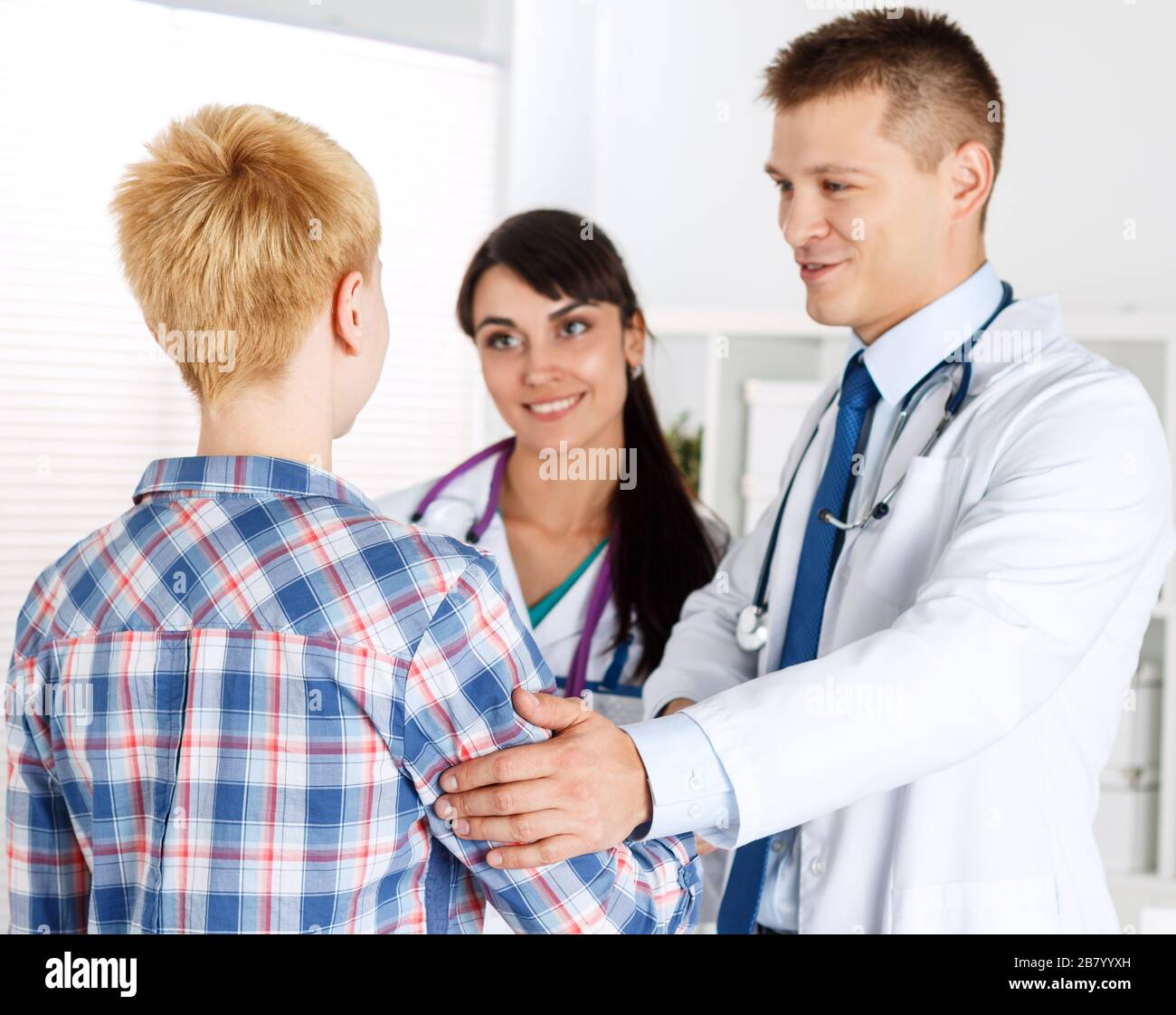 Handclasp hi-res stock photography and images - Alamy