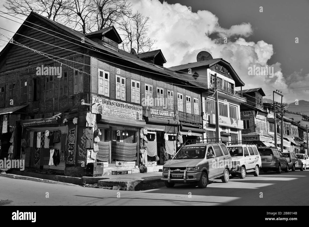 Market road hi-res stock photography and images - Alamy