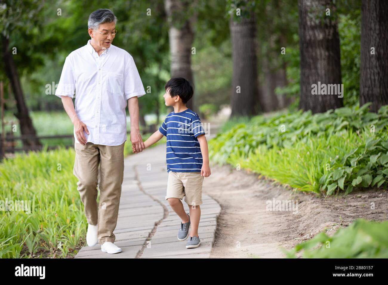 Chinese grandfather hi-res stock photography and images - Alamy