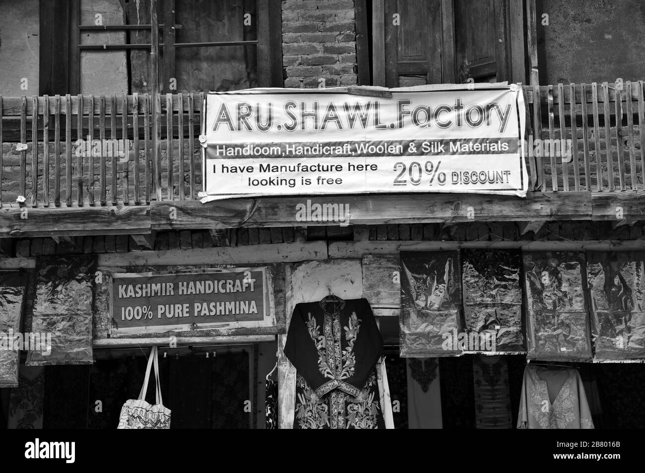 India shop sign w hi-res stock photography and images - Alamy