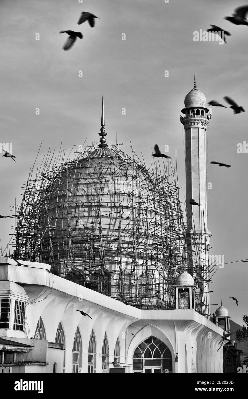 Hazratbal mosque shrine kashmir hi-res stock photography and images - Alamy