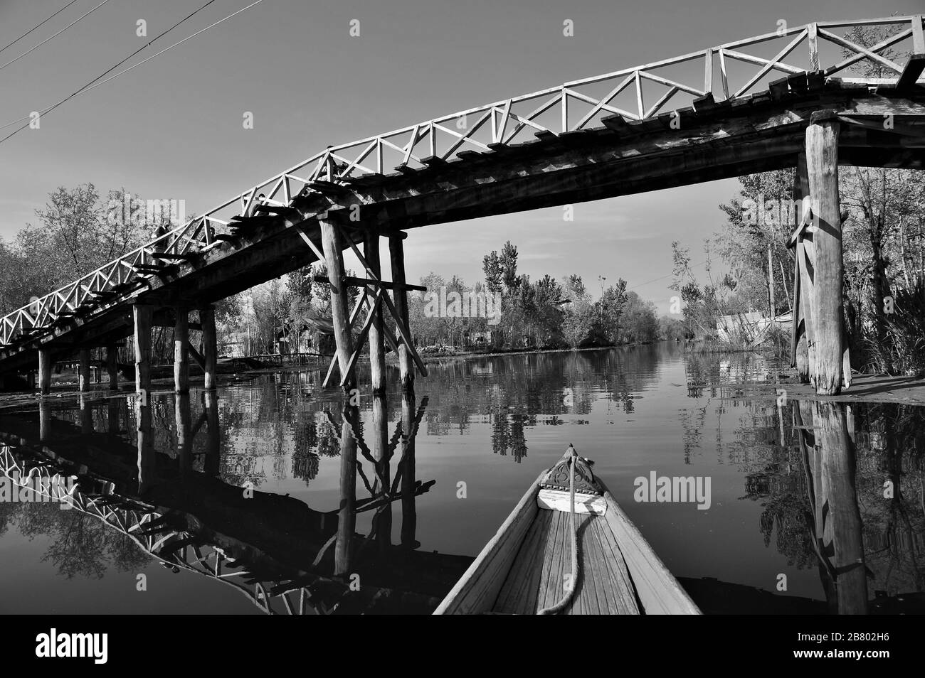 wooden bridge on lake, Srinagar, Kashmir, Jammu and Kashmir, India ...