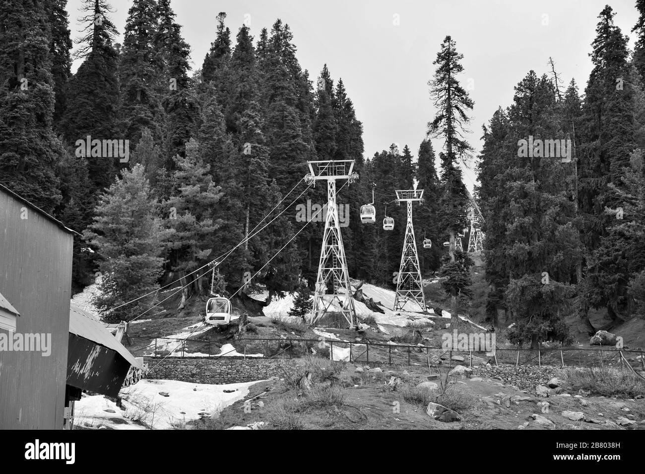 Gondola cable car gulmarg kashmir Black and White Stock Photos & Images ...