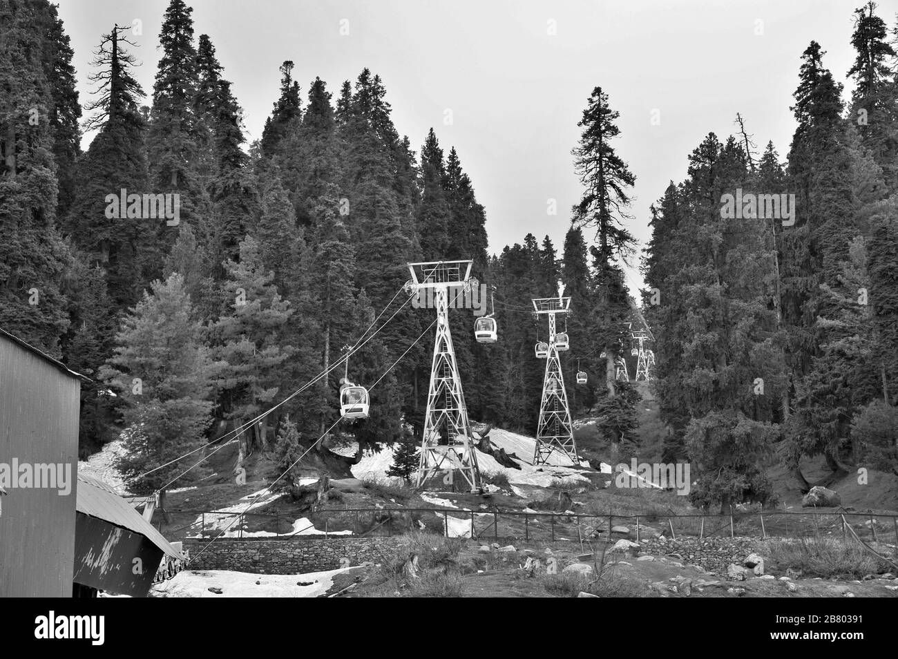 Gondola cable car gulmarg kashmir Black and White Stock Photos & Images ...