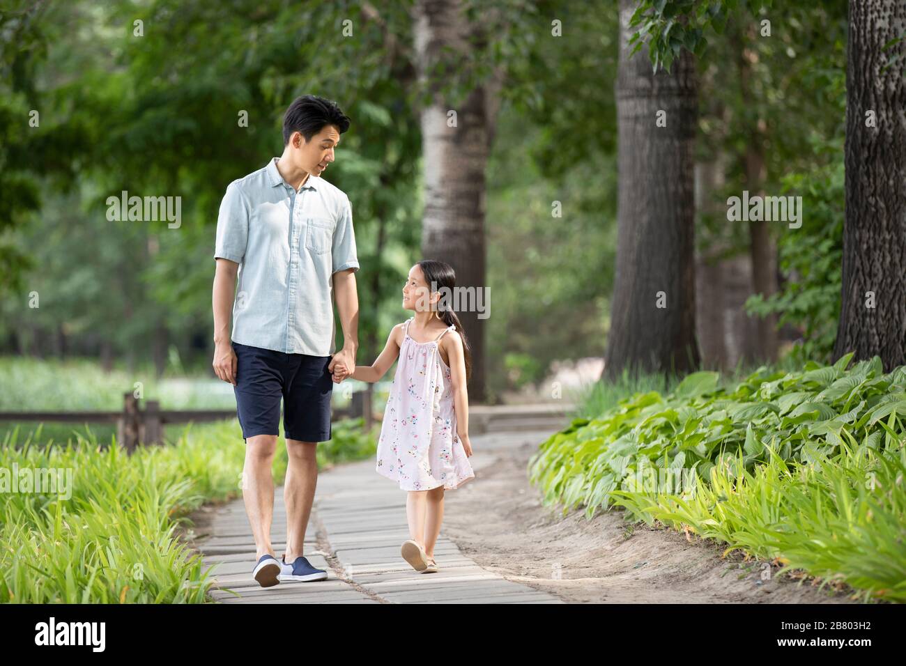 Father daughter strolling hi-res stock photography and images - Alamy