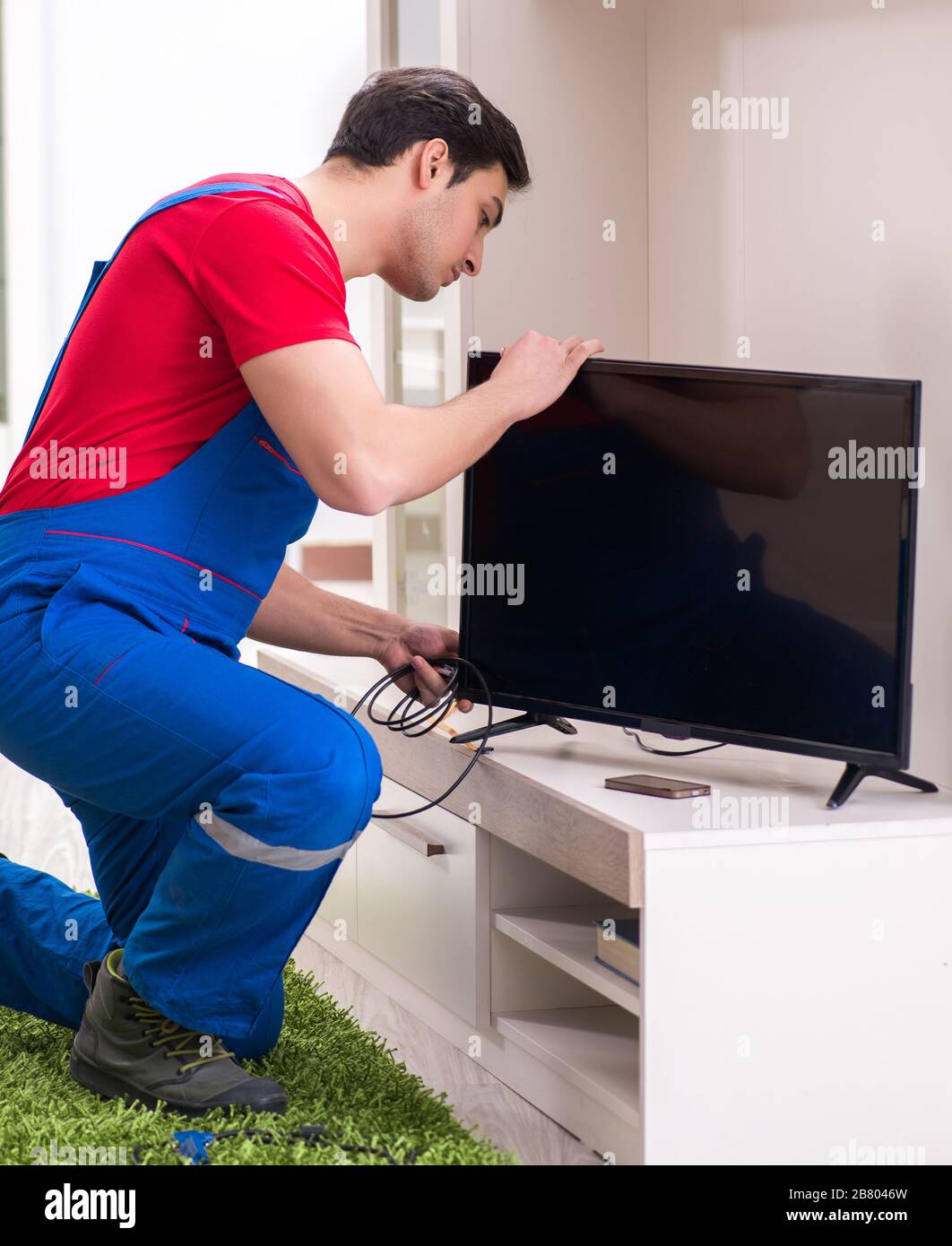 The professional repair engineer repairing broken tv Stock Photo - Alamy