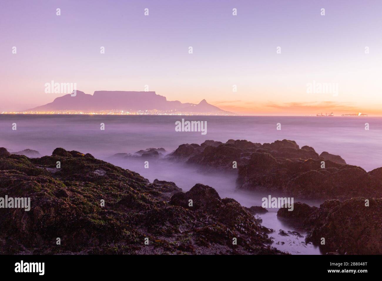Table mountain backdrop hi-res stock photography and images - Alamy