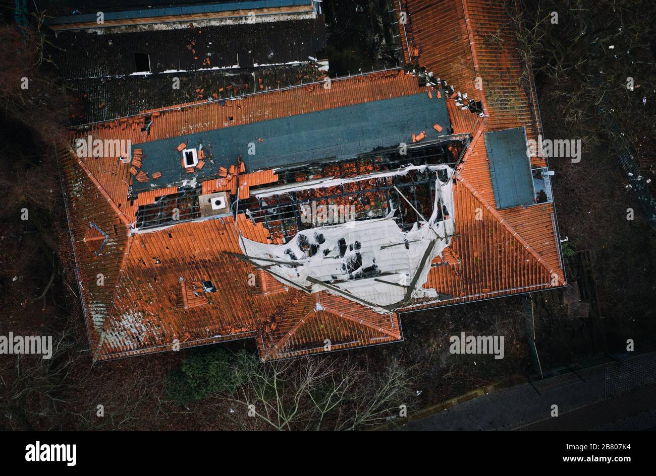 House roof damage aerial hi-res stock photography and images - Alamy