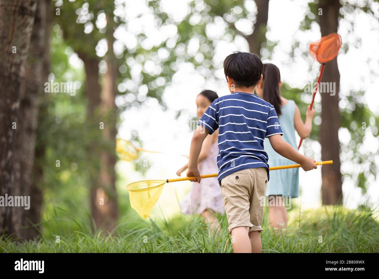 Children playing on grass hi-res stock photography and images - Alamy