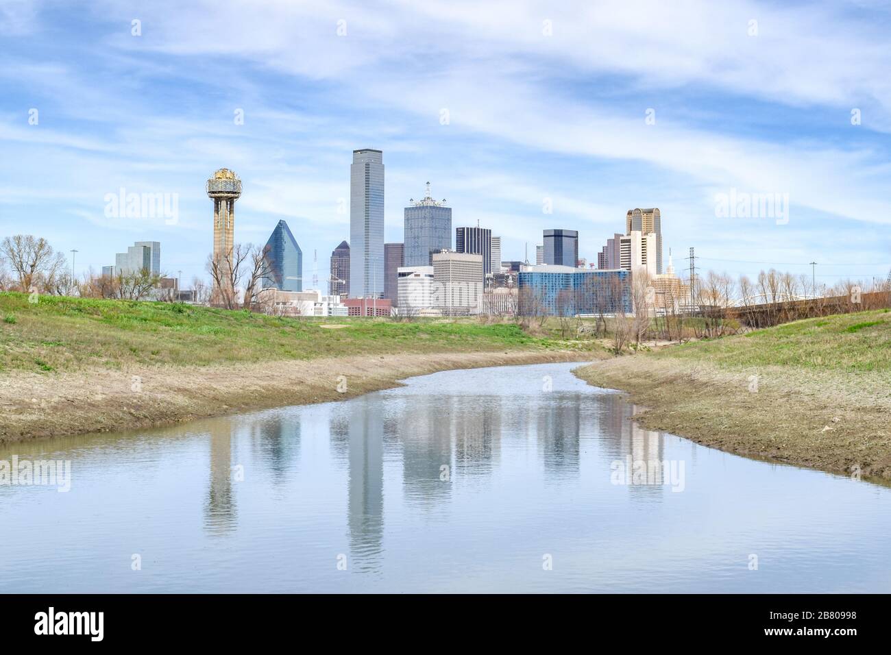 Downtown dallas skyline view hi-res stock photography and images - Alamy